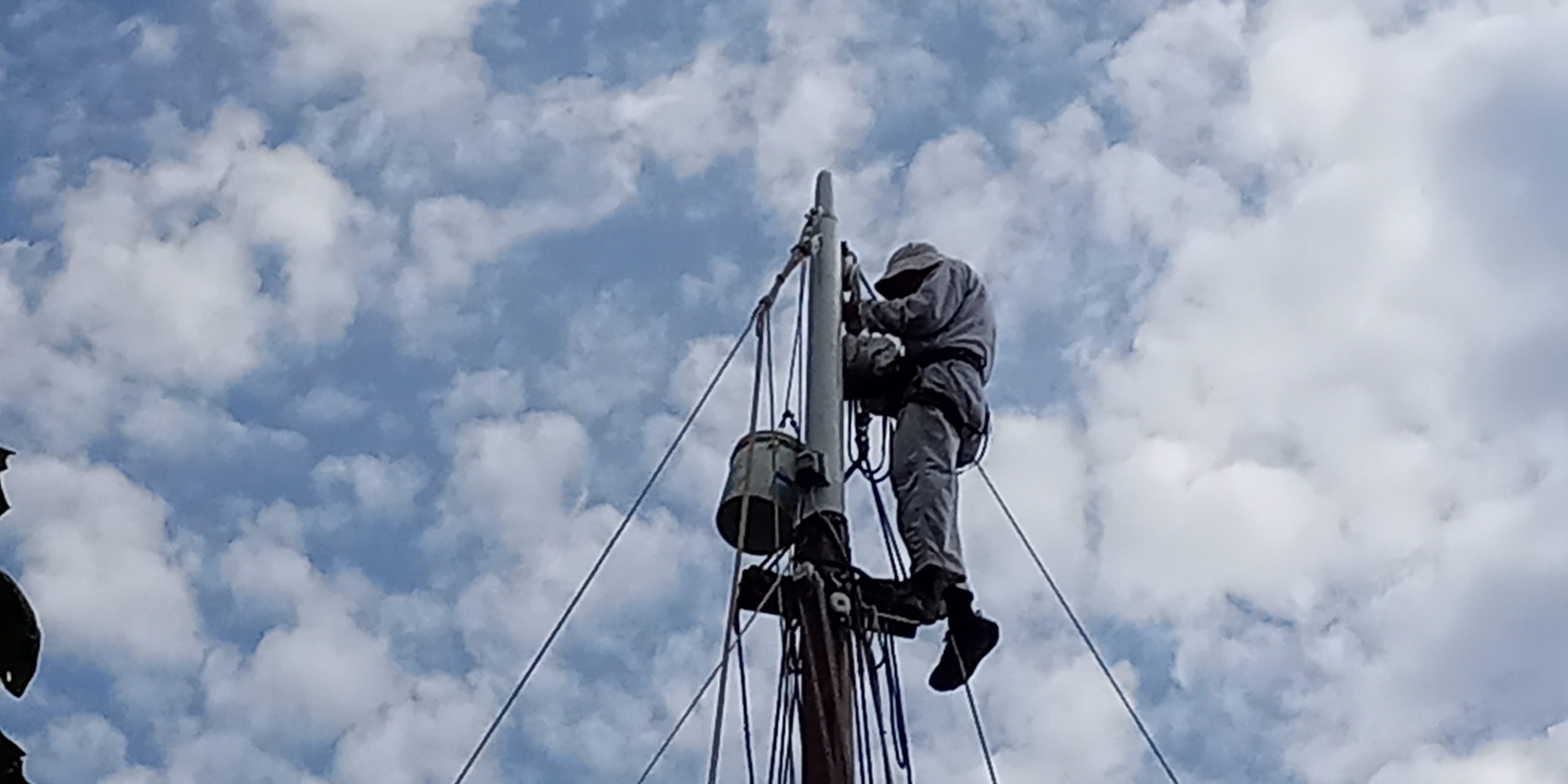 Foretop Maintenance – JOLLY DOLPHIN